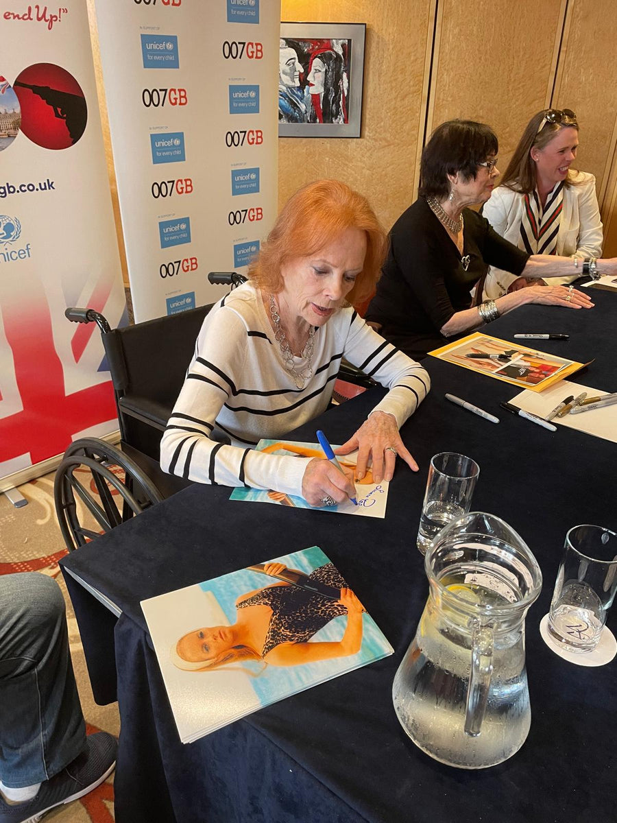 LUCIANA PALUZZI - Fiona Volpe in James Bond - Thunderball - hand signe ...