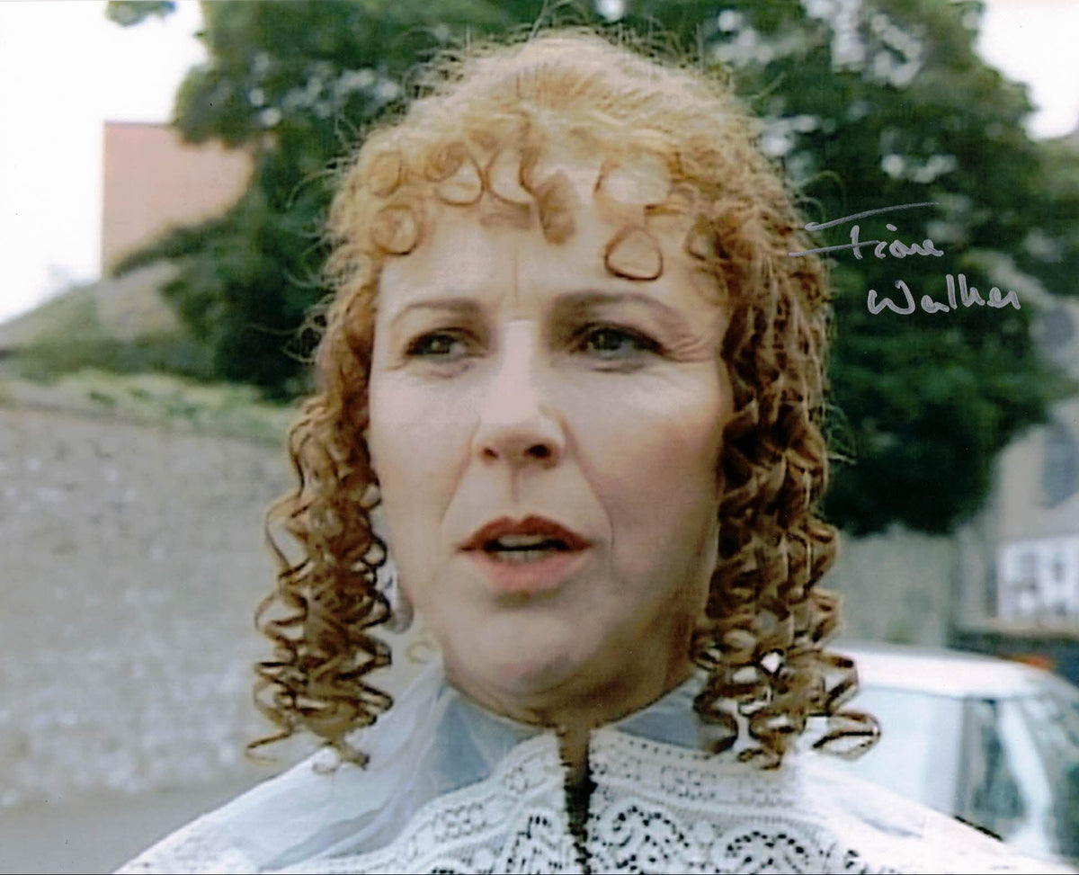 FIONA WALKER -Lady Peinforte in Silver Nemesis - Doctor Who - hand sig ...