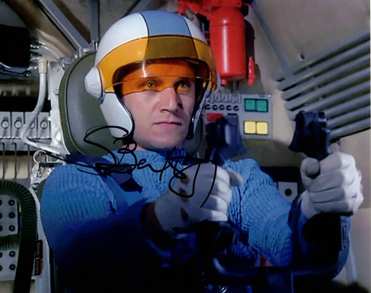 STEVEN BERKOFF -Capt Steve Minto in UFO - hand signed 10 x 8 photo ...