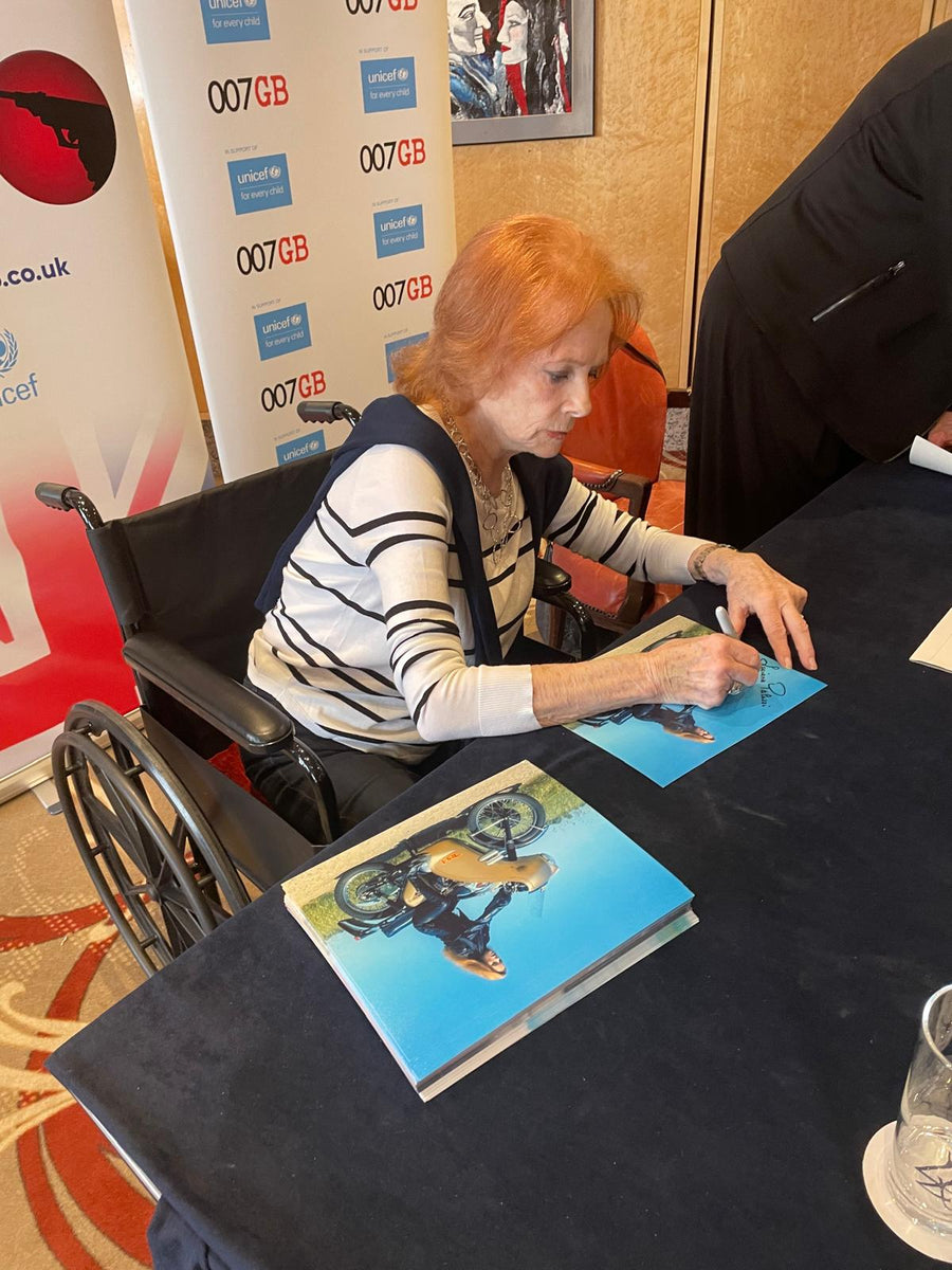 LUCIANA PALUZZI - Fiona Volpe in James Bond - Thunderball - hand signe ...
