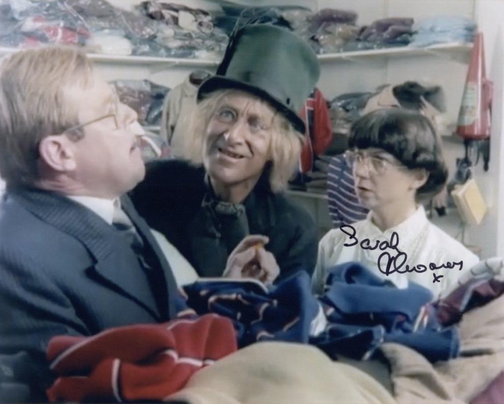 SARAH THOMAS - Enid Simmons in Worzel Gummidge - hand signed 10 x 8 ph ...