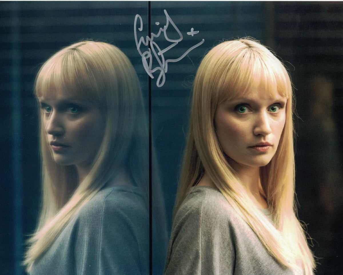 EMILY BERRINGTON - Niska in Humans hand signed 10 x 8 photo – Autographica